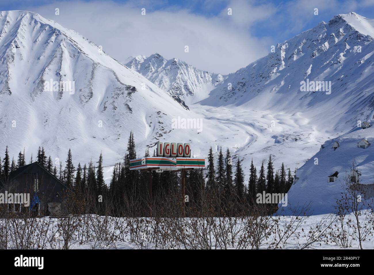 Abandoned igloo hi-res stock photography and images - Alamy
