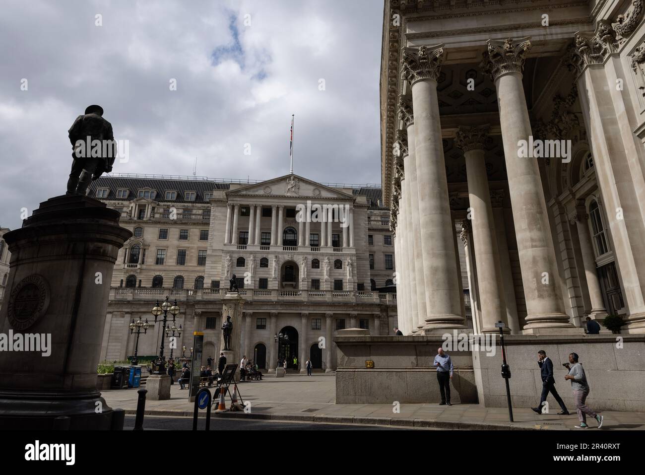Royal Exchange building next to the Bank of England, viewed from ...