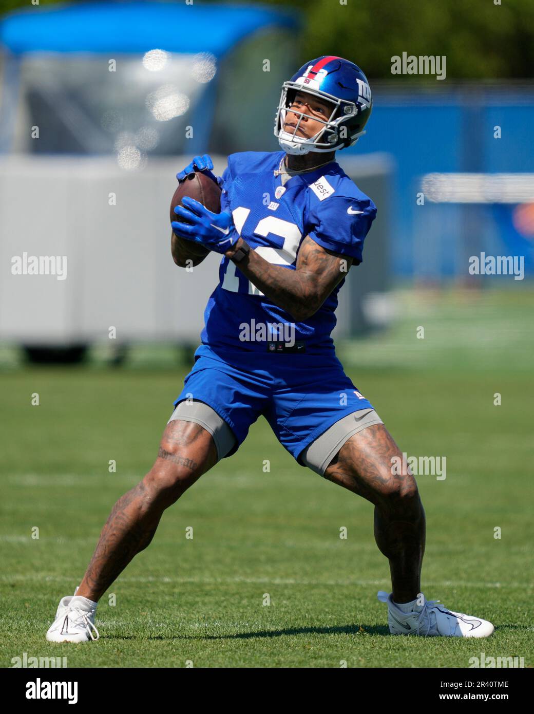 New York Giants tight end Darren Waller performs drills at the NFL ...