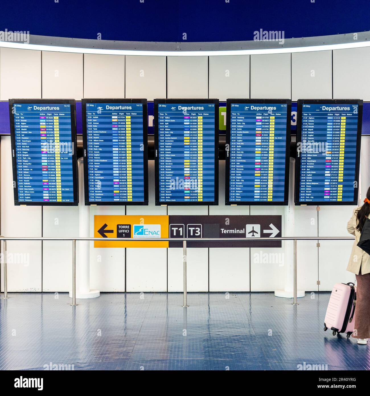 Departure arrival arrivals hi-res stock photography and images - Alamy