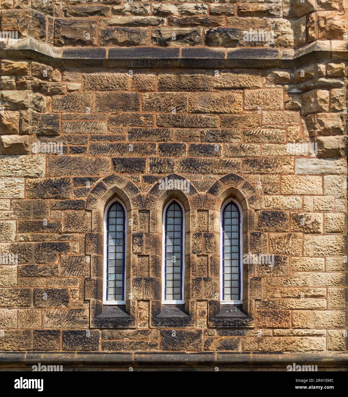Ornate stone windows hi-res stock photography and images - Alamy