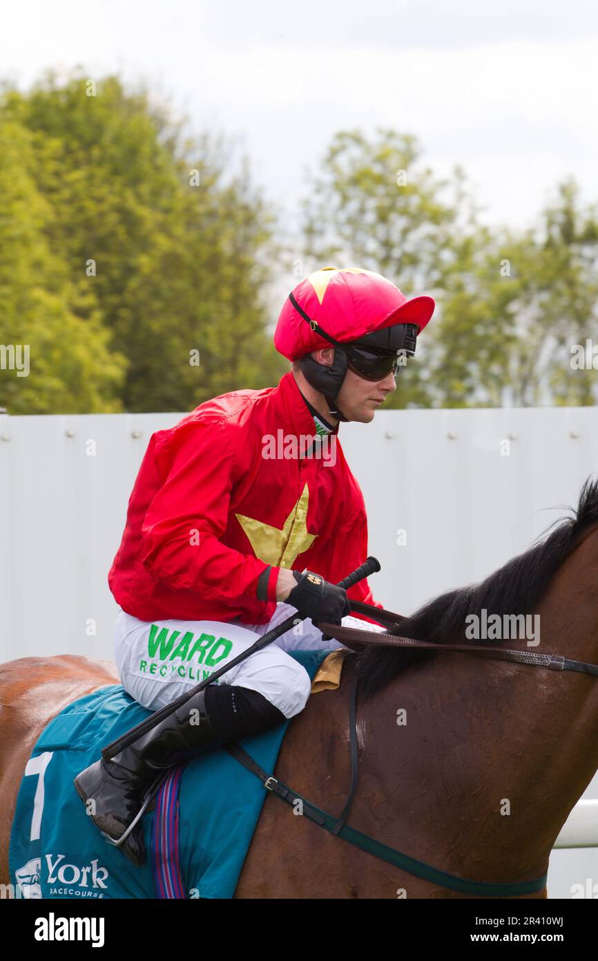 Jockey Jason Hart on Highfield Princess at York Races Stock Photo - Alamy