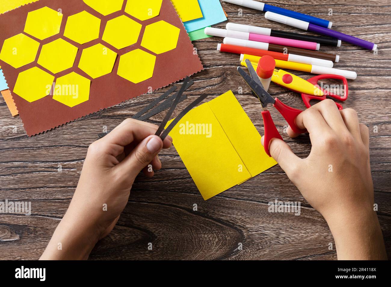 Instructions step 4. Summer card with voluminous bees. Handmade. Childrens creativity project ...