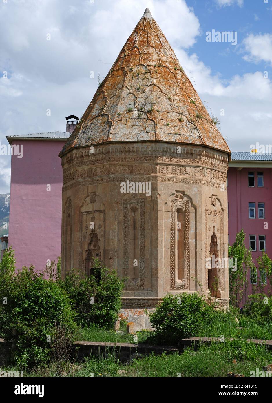 Tomb in gevas at lake van hi-res stock photography and images - Alamy