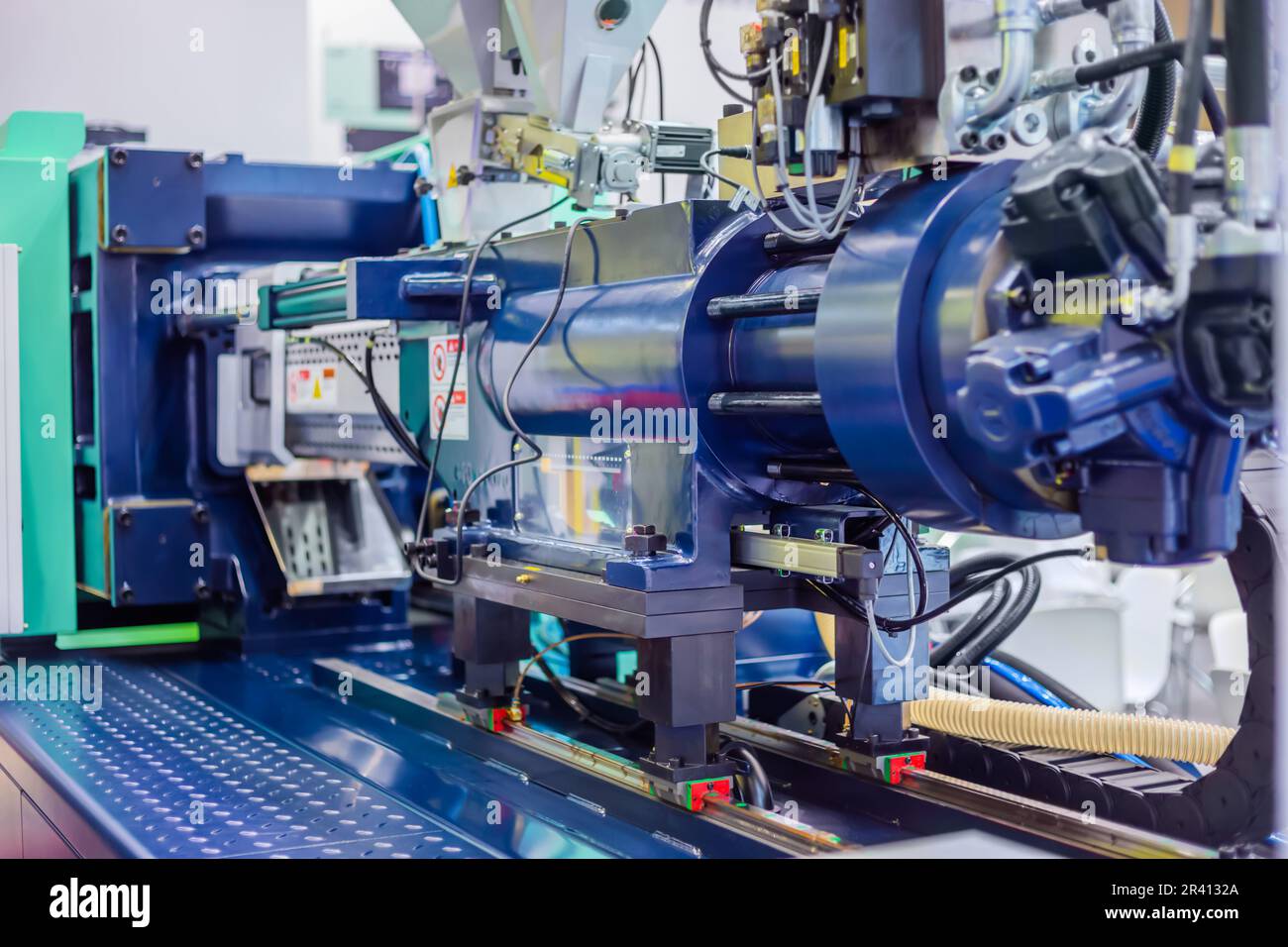 Parts of injection molding machine - hooper, heater, reciprocation ...