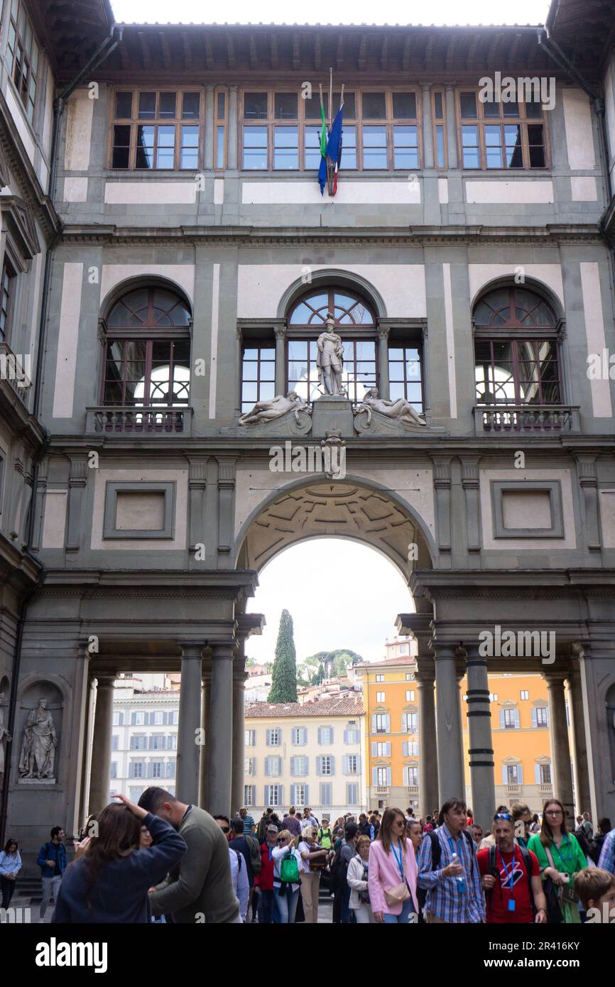 Uffizzi Gallery courtyard. Florence, Italy Stock Photo - Alamy