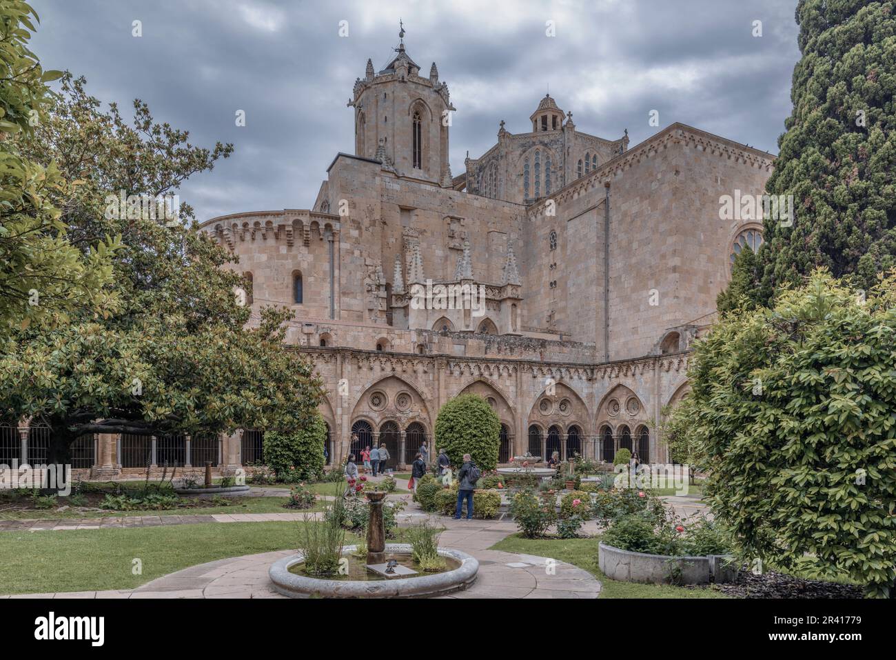 Cathedral Basilica Metropolitan and Primate of Santa Tecla the largest ...