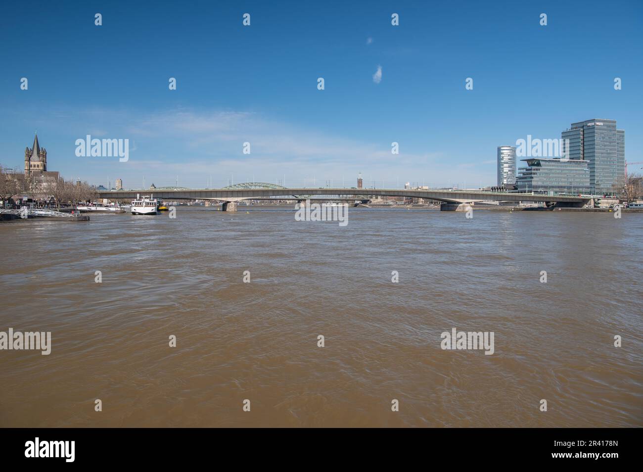 Green rhine bridges hi-res stock photography and images - Alamy