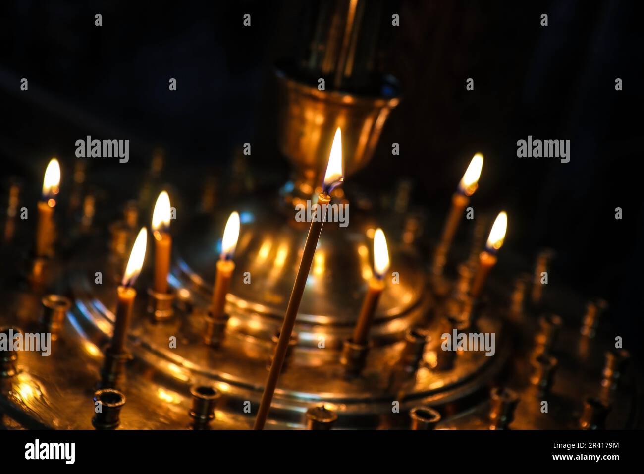 Candles of remembrance hi-res stock photography and images - Alamy