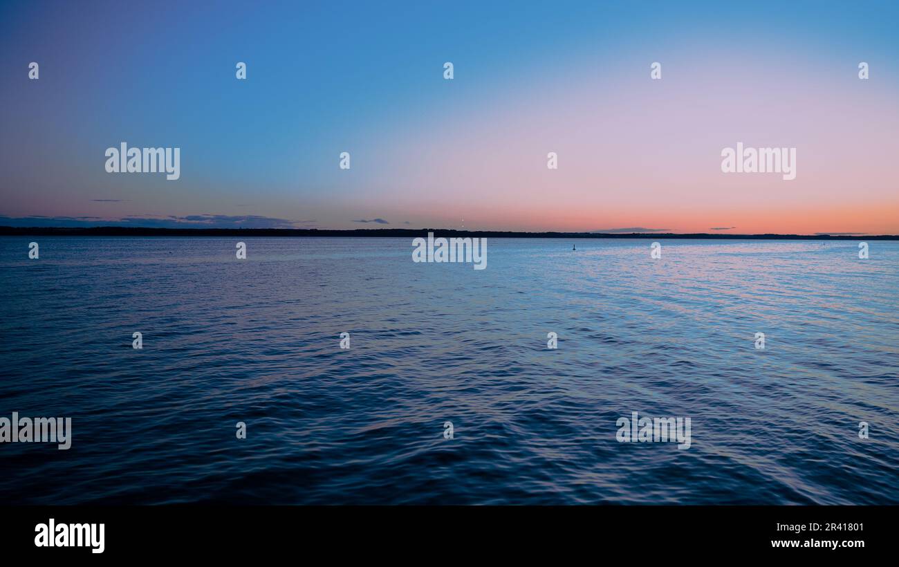 Lakeside escape hi-res stock photography and images - Alamy