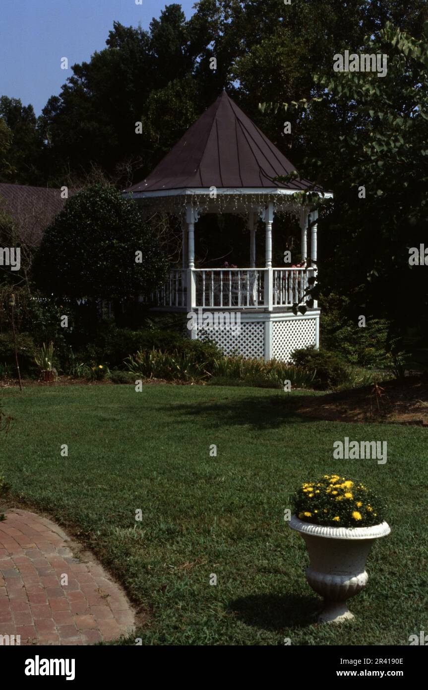 Williamsburg, VA. U.S.A. 9/1987. Colonial Williamsburg homes, main ...