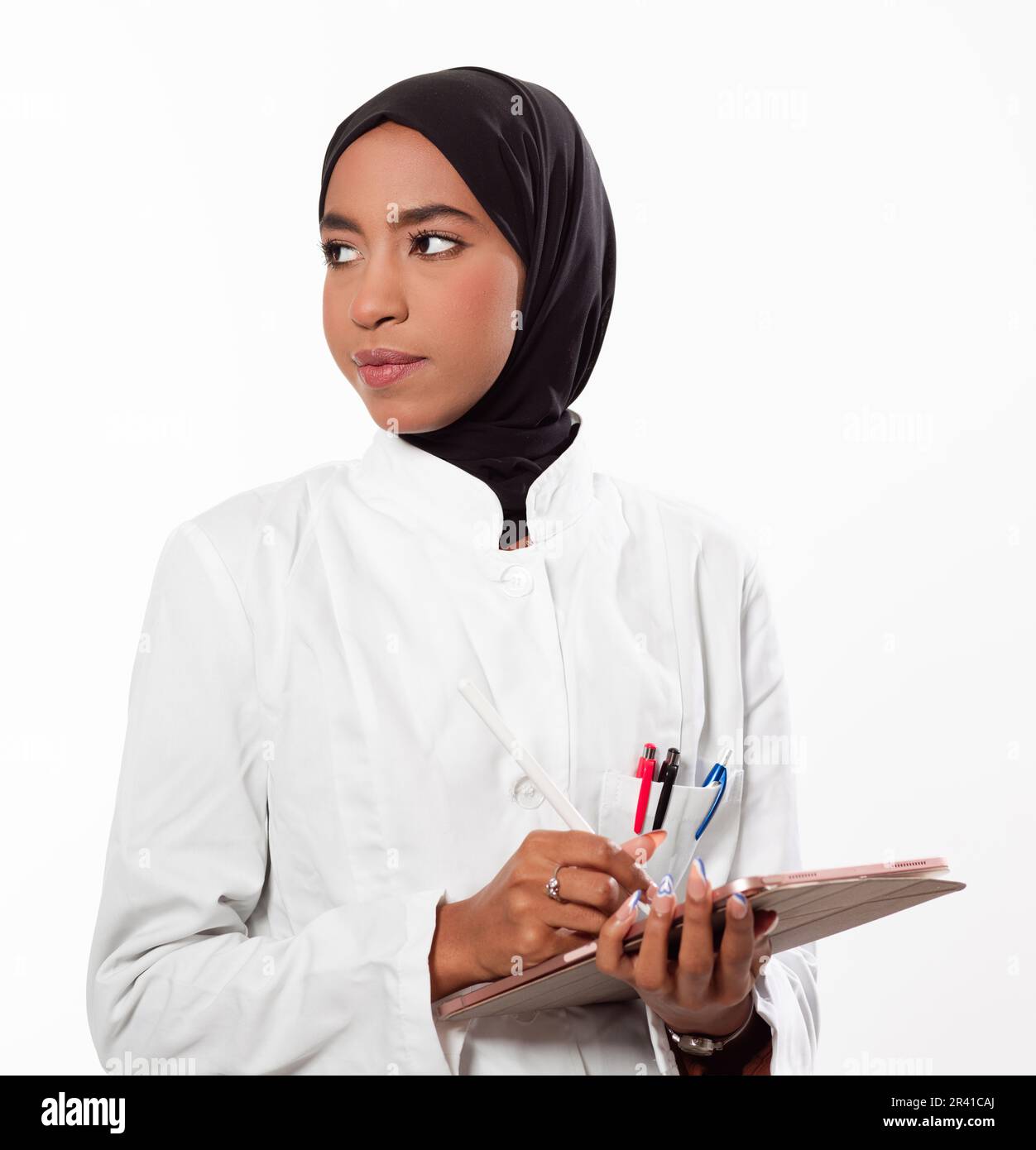 Portrait of muslim female nurse. Authentic Confident Middle Eastern ...