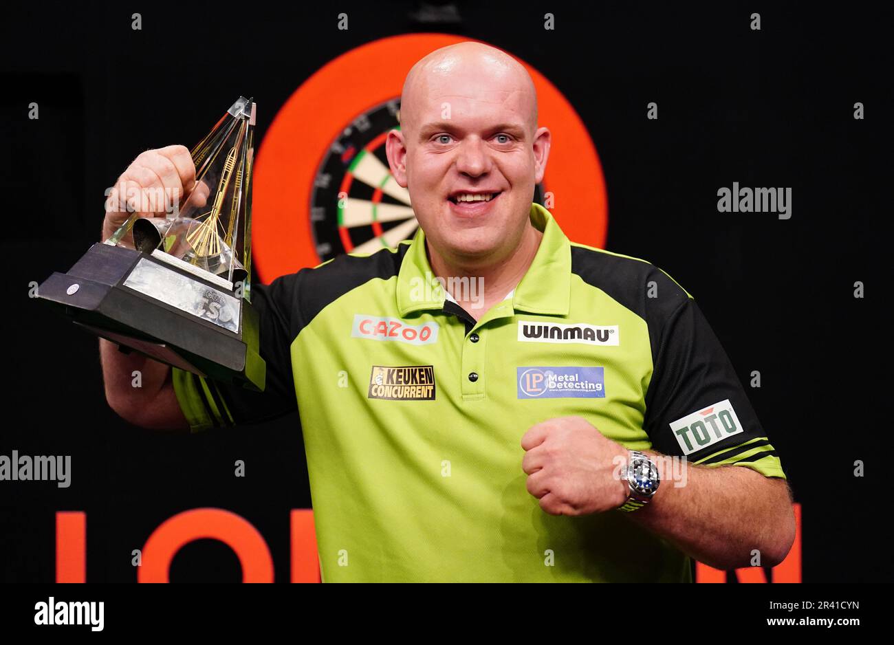 Michael van gerwen premier league darts hi-res stock photography and ...