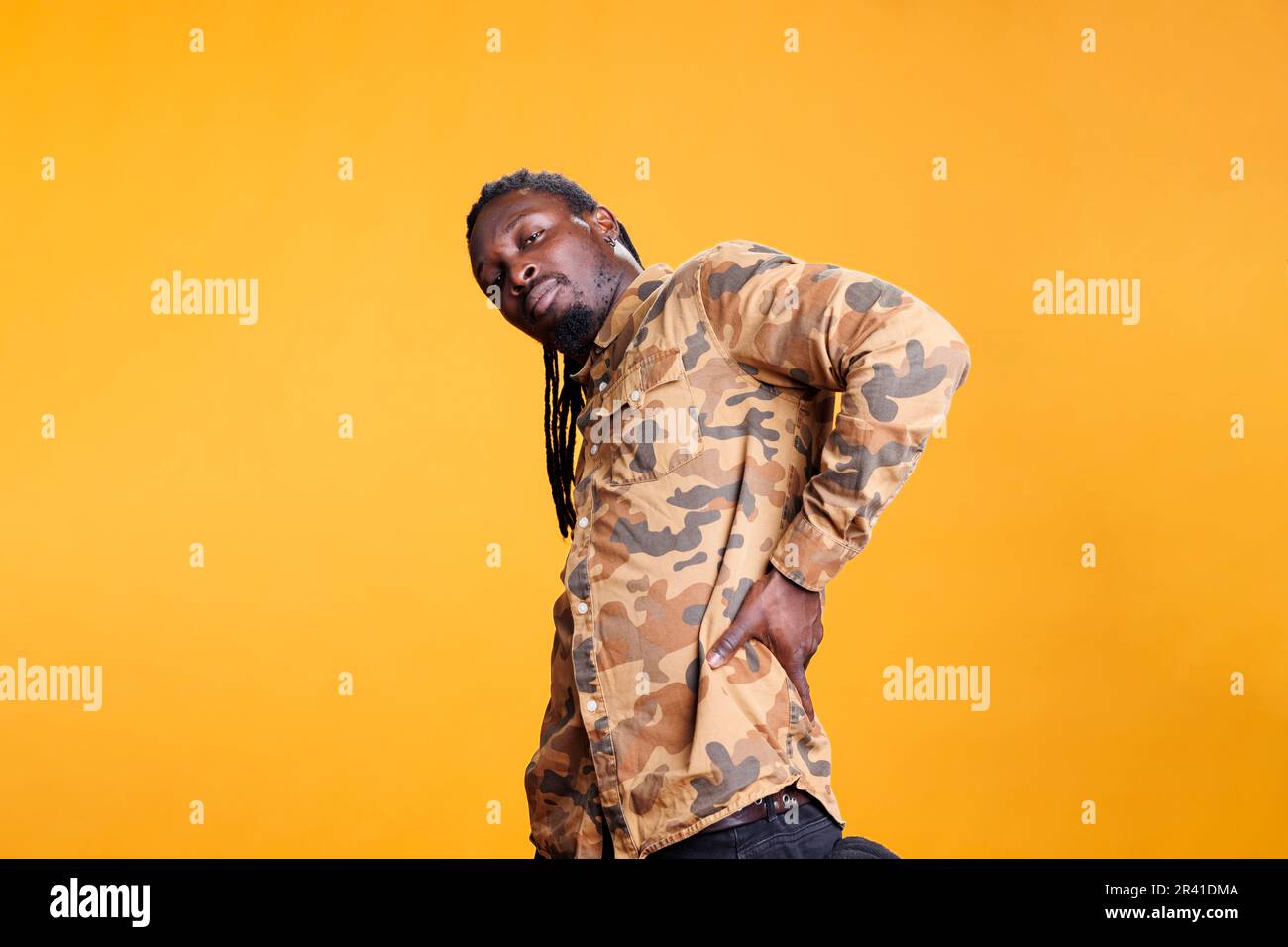 African man back pain working hi-res stock photography and images - Alamy