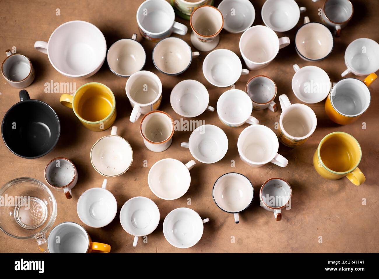 Lots of empty cups hi-res stock photography and images - Alamy