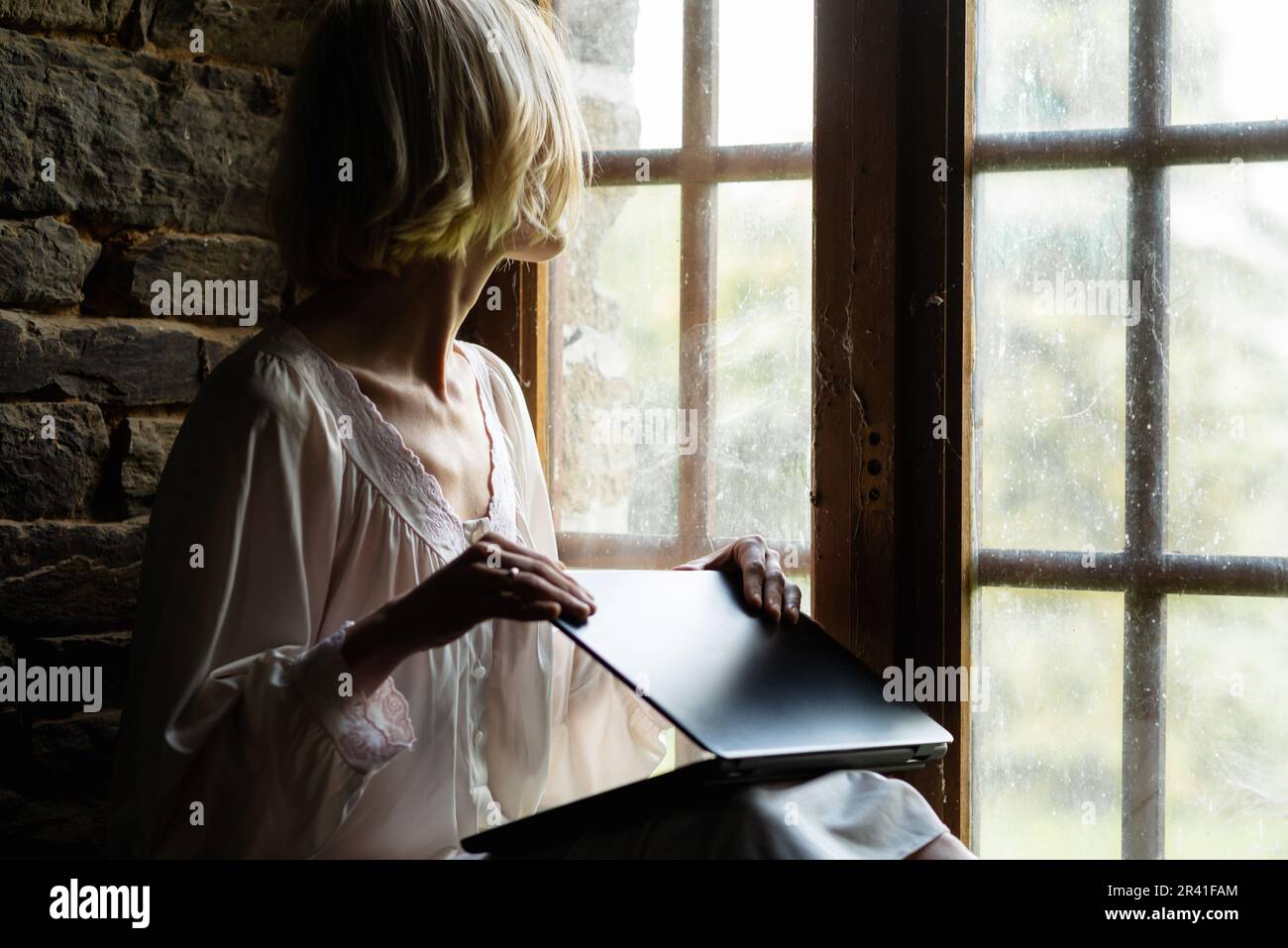 Closes window hi-res stock photography and images - Alamy