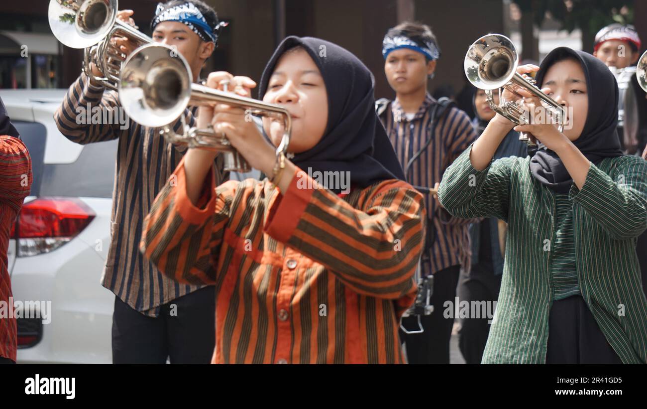 Indonesian senior high school students with uniforms in marching Stock ...