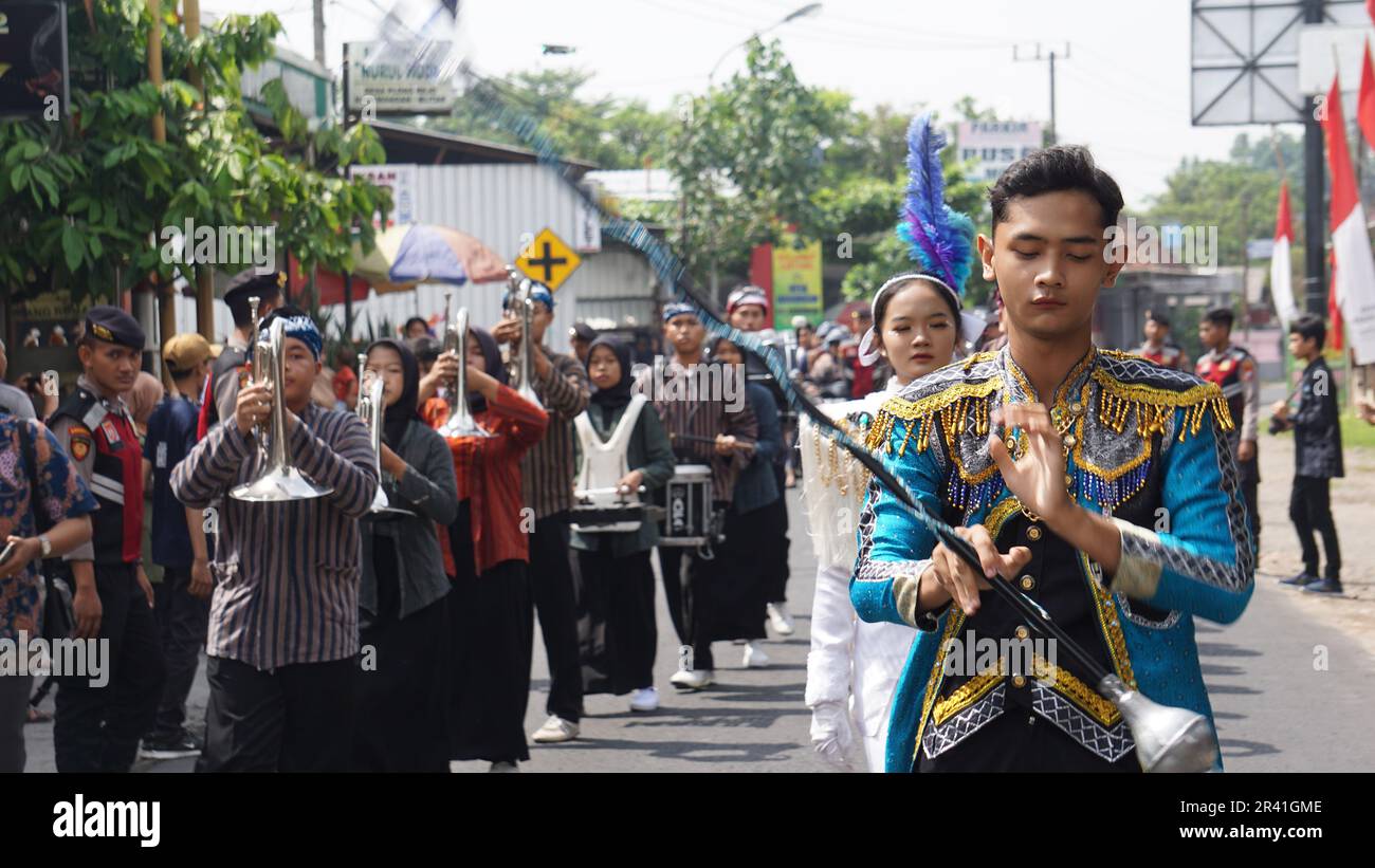 Indonesian senior high school students with uniforms in marching Stock ...
