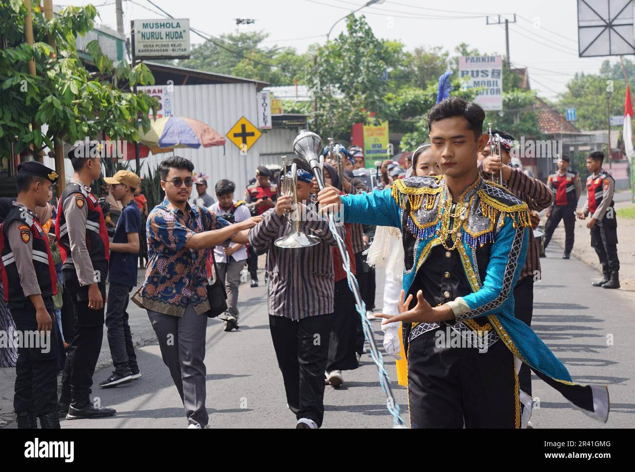 Indonesian senior high school students with uniforms in marching Stock ...