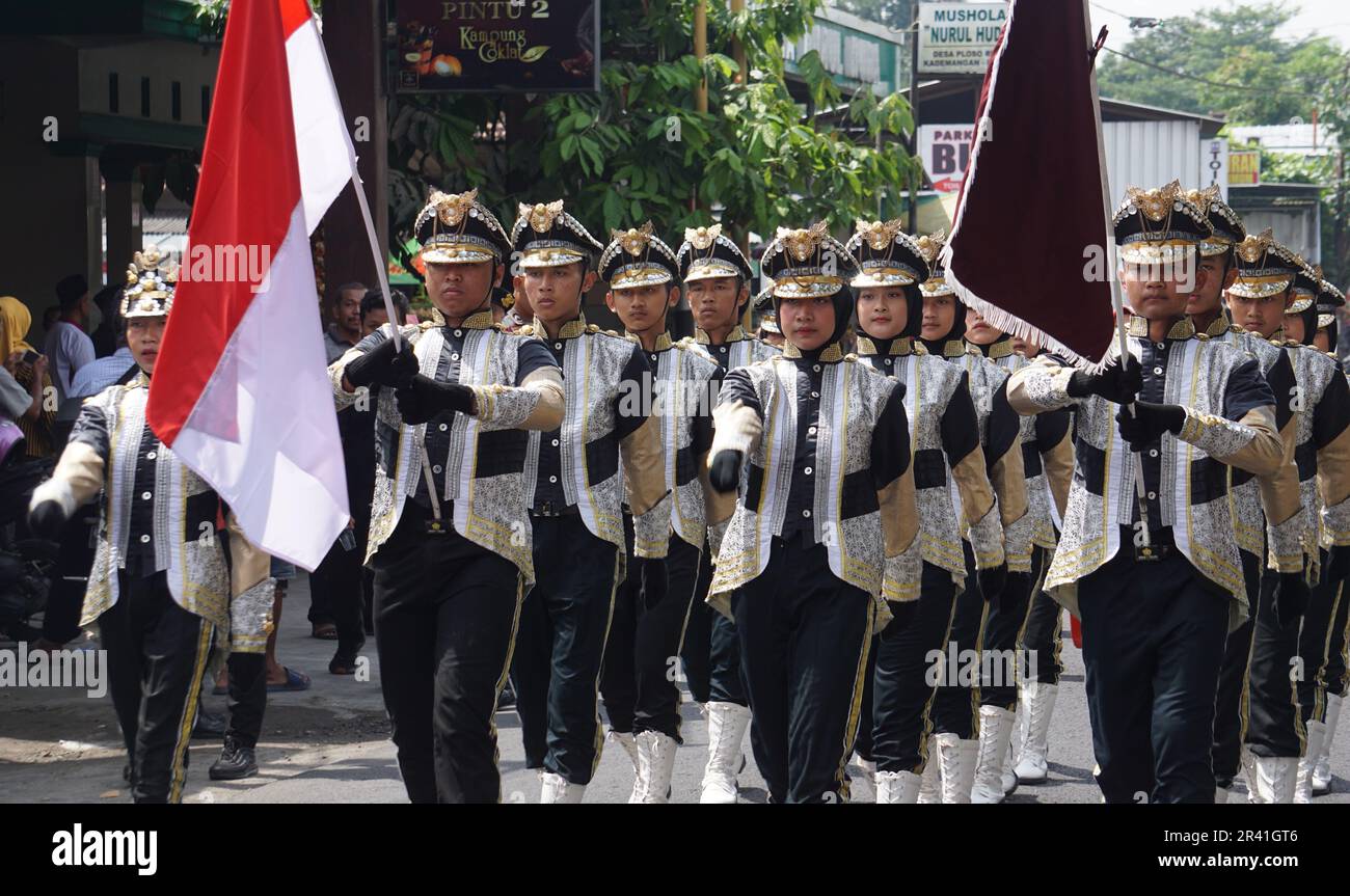 Indonesian senior high school students with uniforms in marching Stock ...