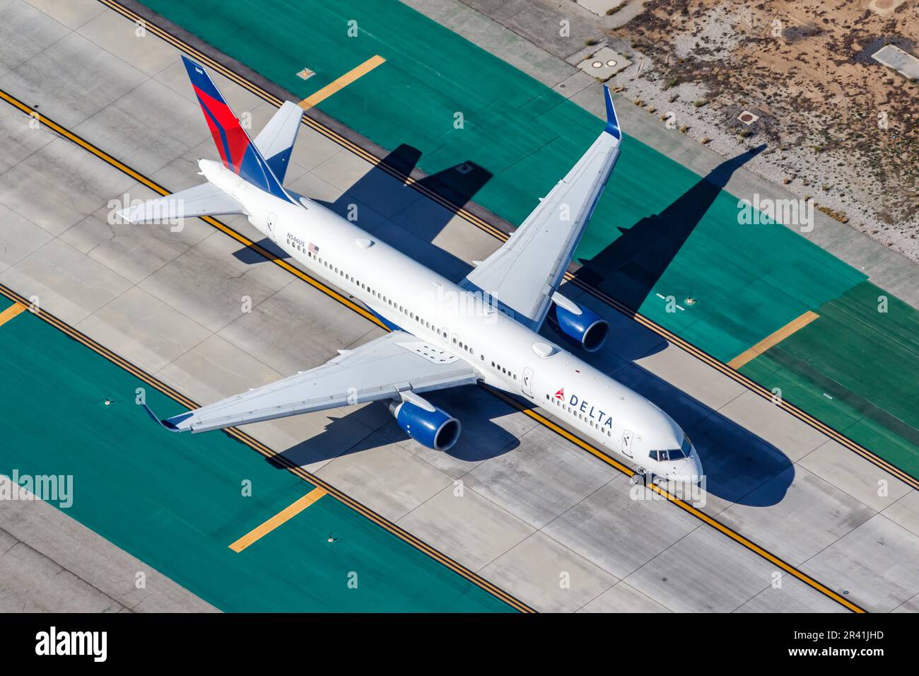 Delta Air Lines Boeing 757-200 aircraft Los Angeles airport in USA ...