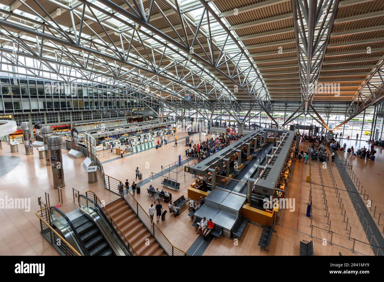 Hamburg germany airport terminal hi-res stock photography and images ...