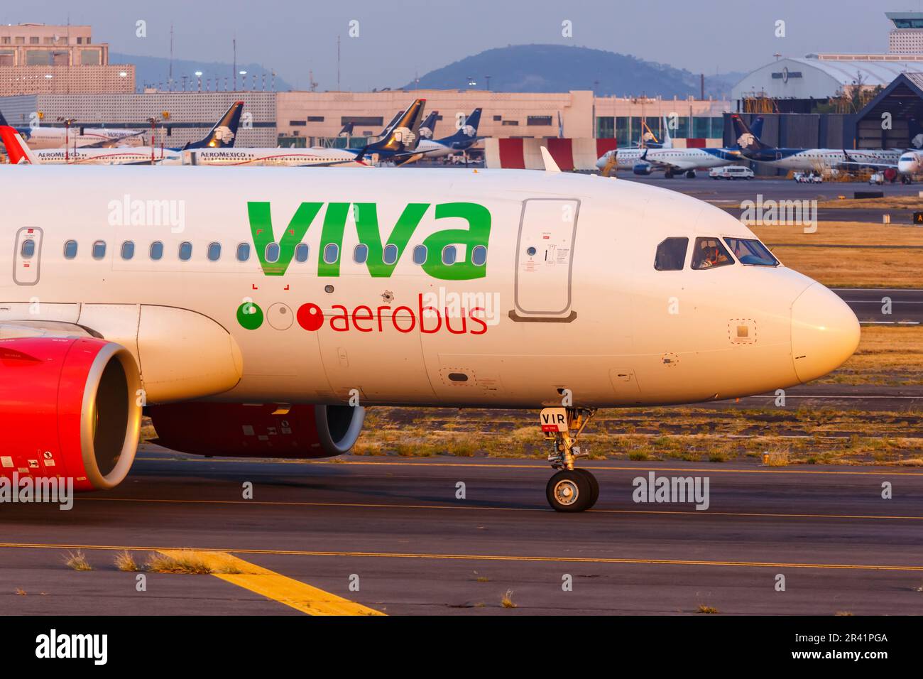 Viva aerobus a320neo hi-res stock photography and images - Alamy