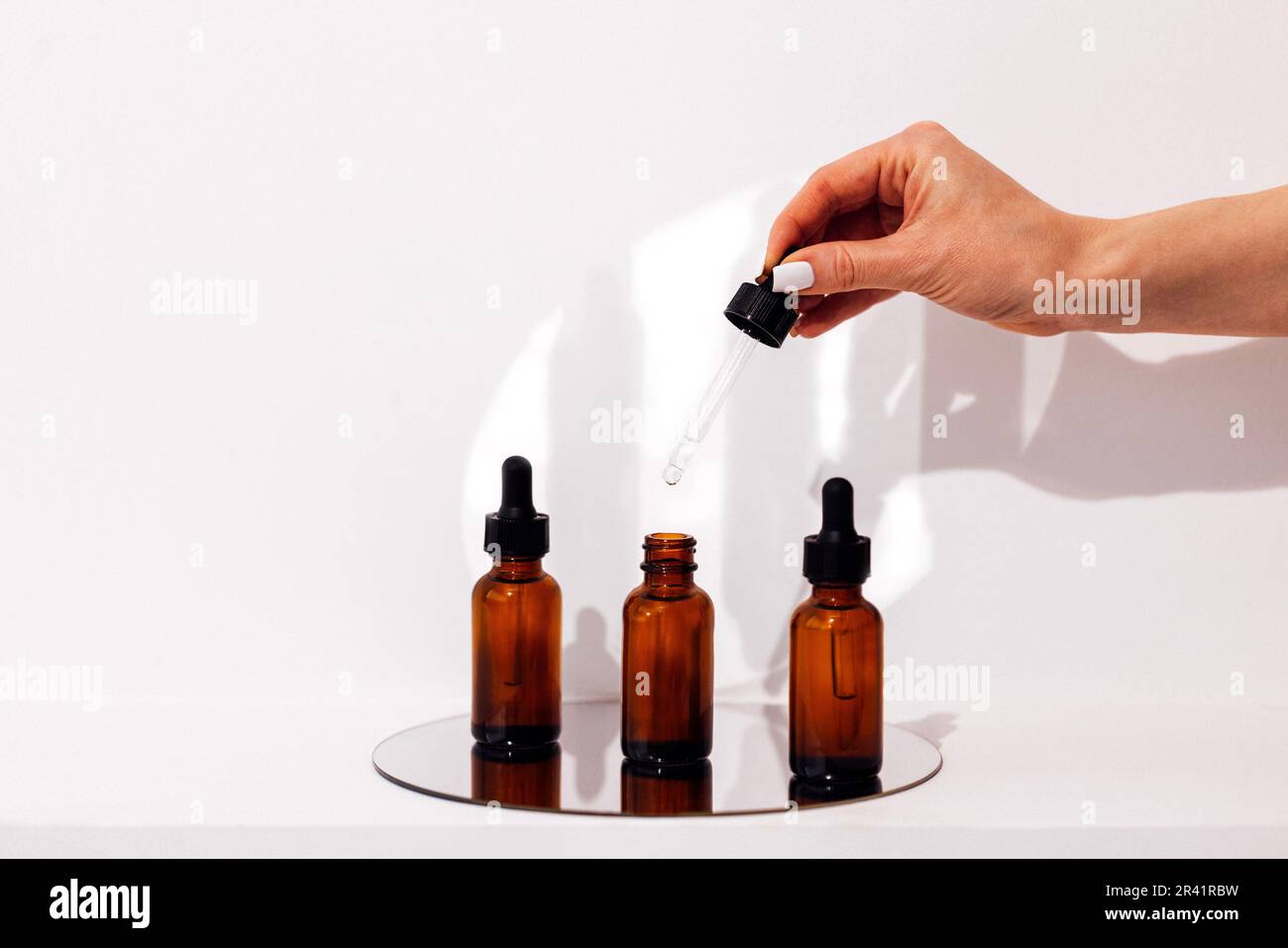 Hand mirror experiment hi-res stock photography and images - Alamy