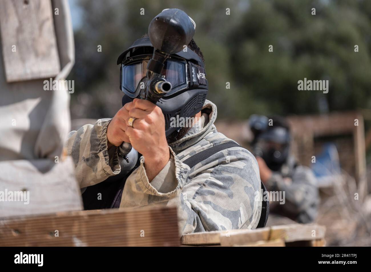 Shoot paintballs hi-res stock photography and images - Alamy