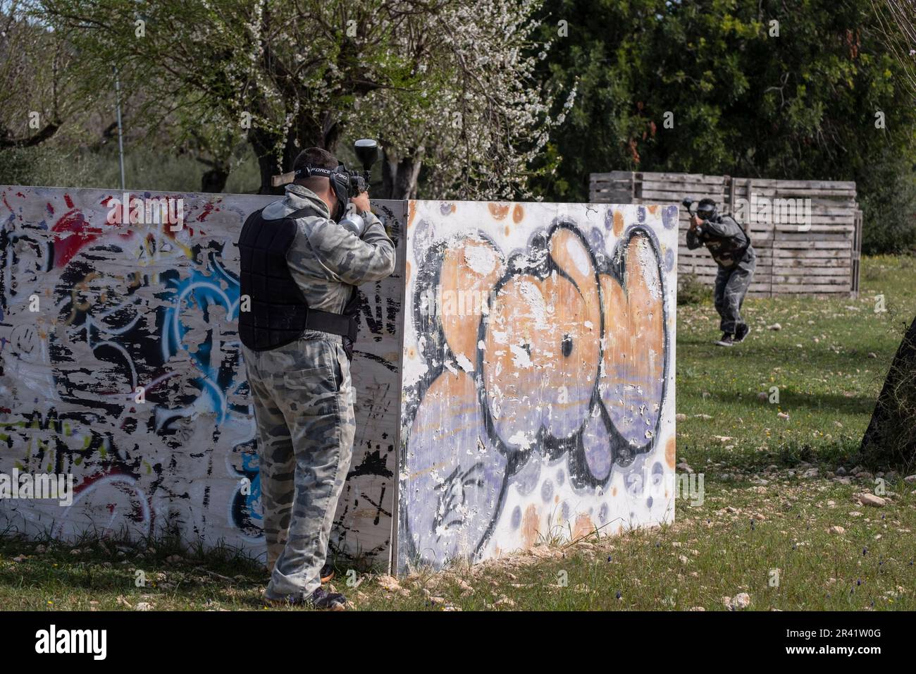 Shoot paintballs hi-res stock photography and images - Alamy