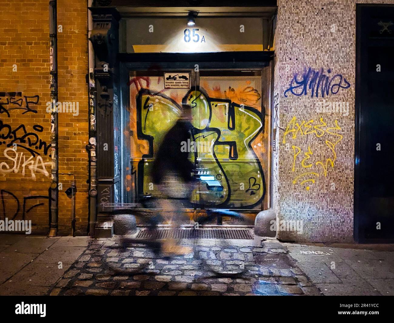 Expressive street life hi-res stock photography and images - Alamy