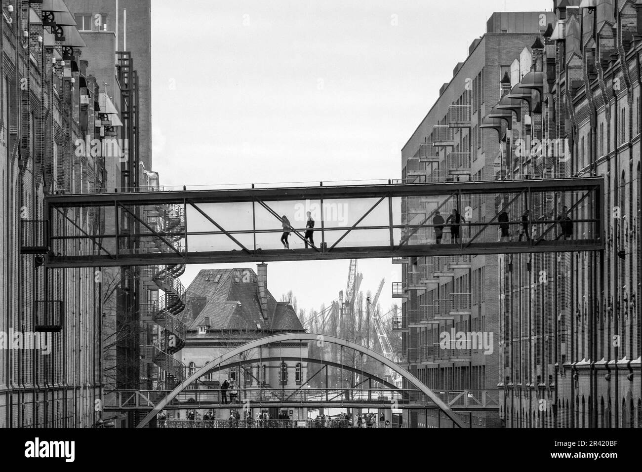 Pedestrian bridge between buildings hi-res stock photography and images ...