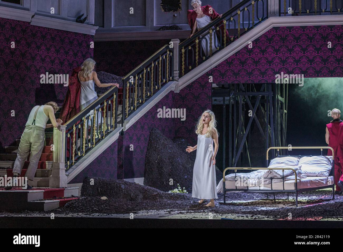 Ambroise thomas hamlet hi-res stock photography and images - Alamy