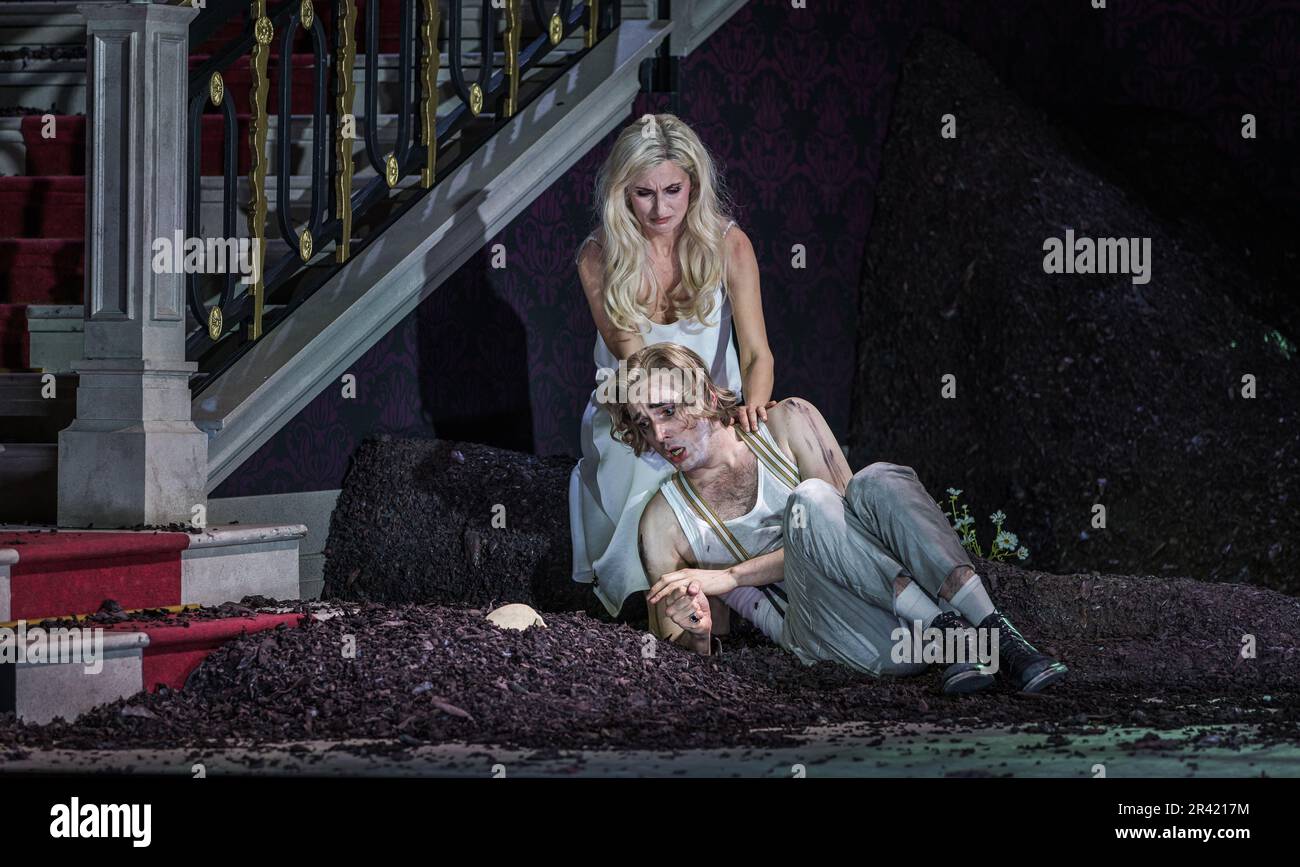 Ambroise thomas hamlet hi-res stock photography and images - Alamy