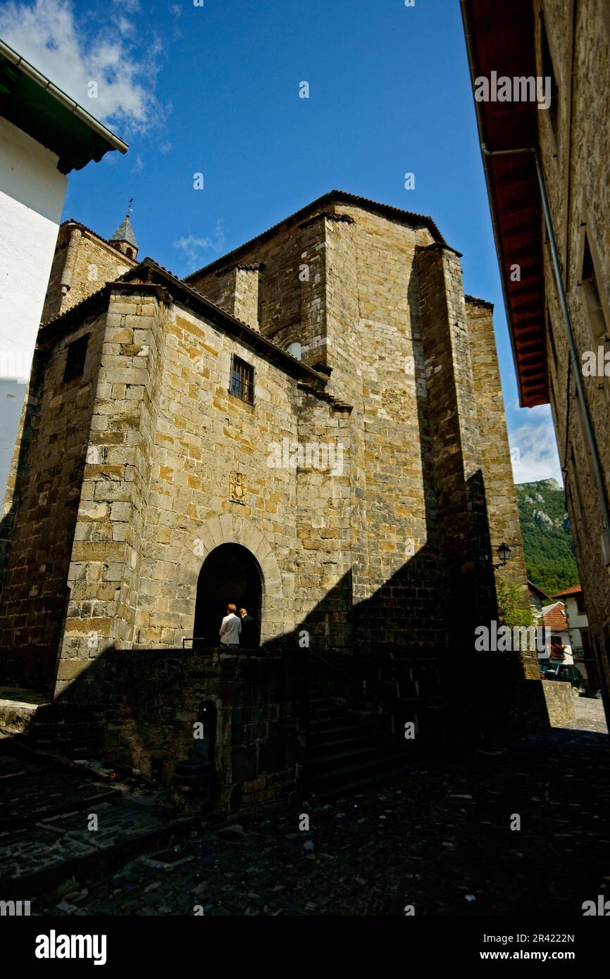 Iglesia-fortaleza de San Ciprian(s.XV).Isaba.Valle del Roncal. Gran ...