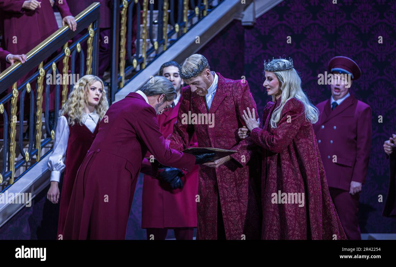 Hamlet by william shakespeare hi-res stock photography and images - Alamy