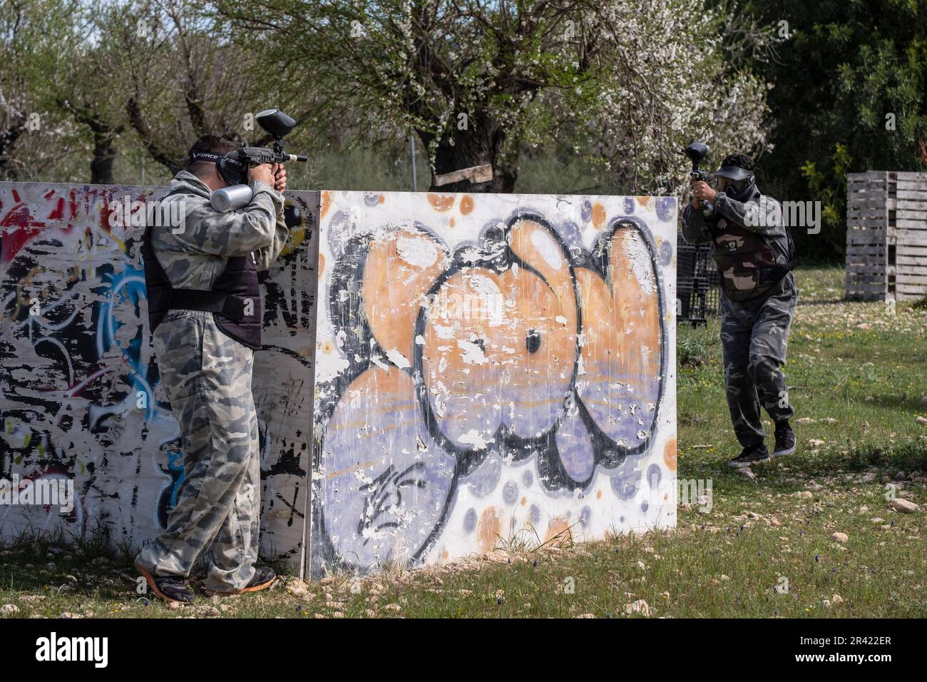 Shoot paintballs hi-res stock photography and images - Alamy