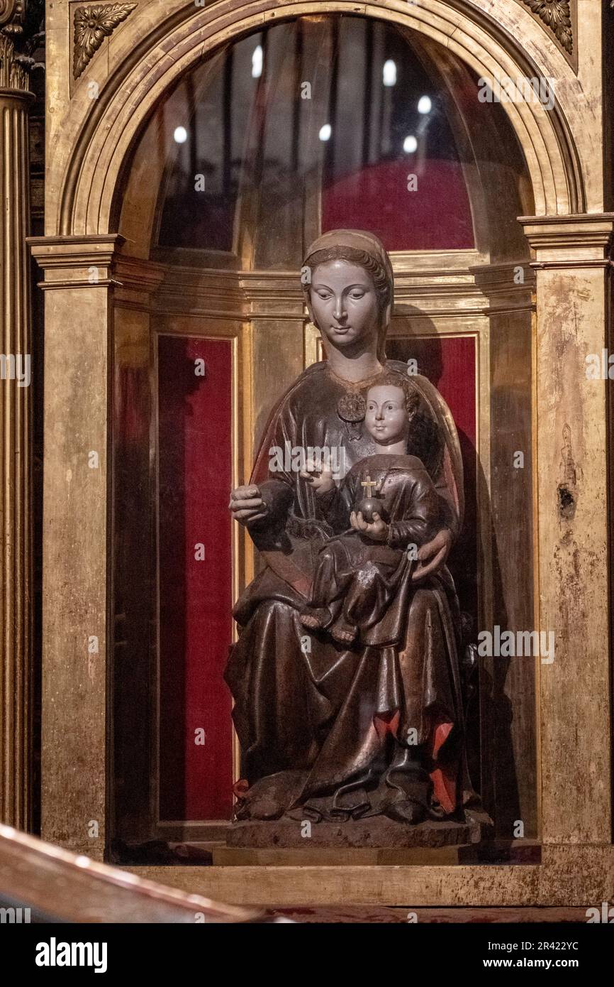 Cult of the virgin mary hi-res stock photography and images - Alamy