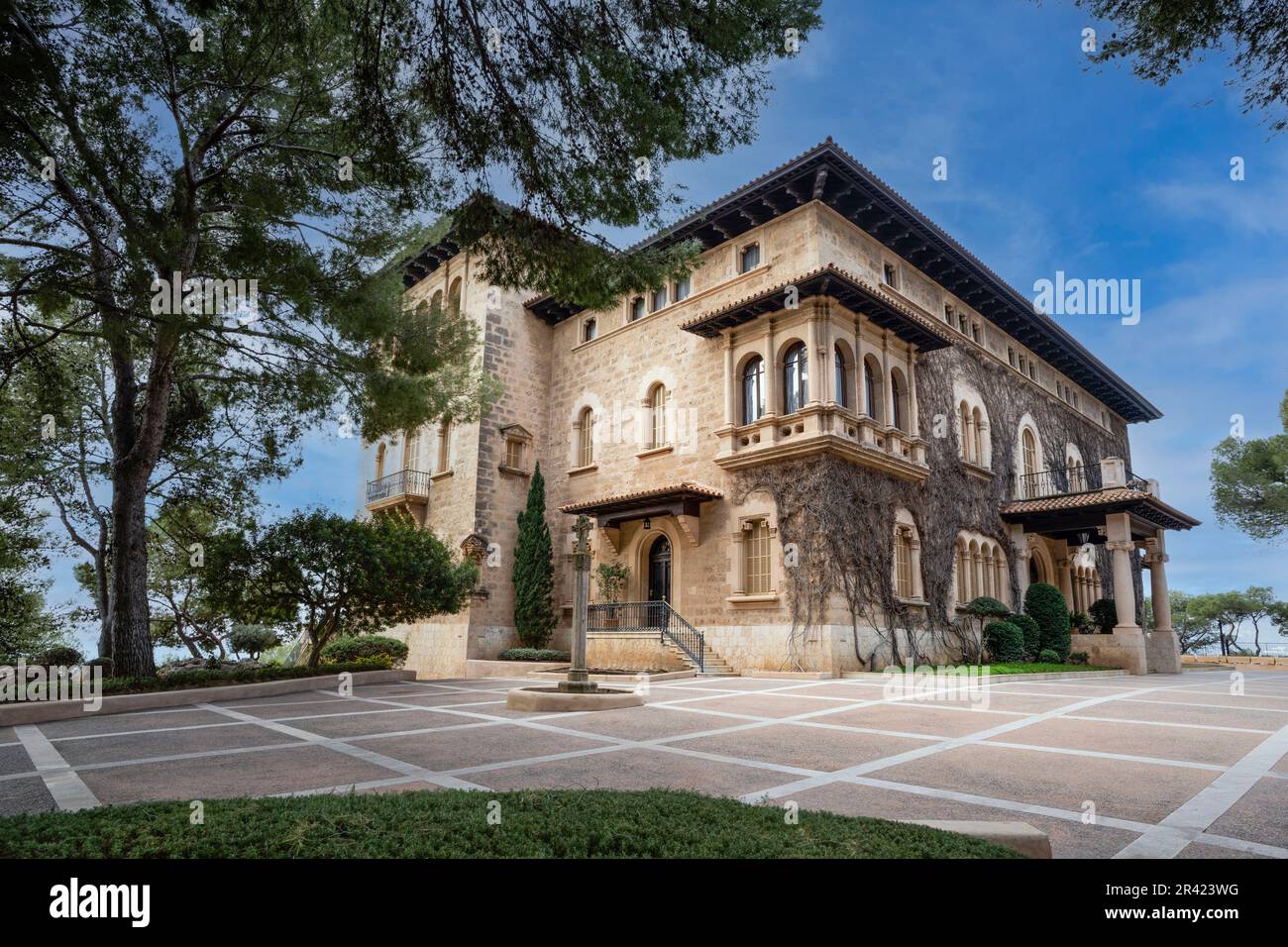 Marivent palace hi-res stock photography and images - Alamy