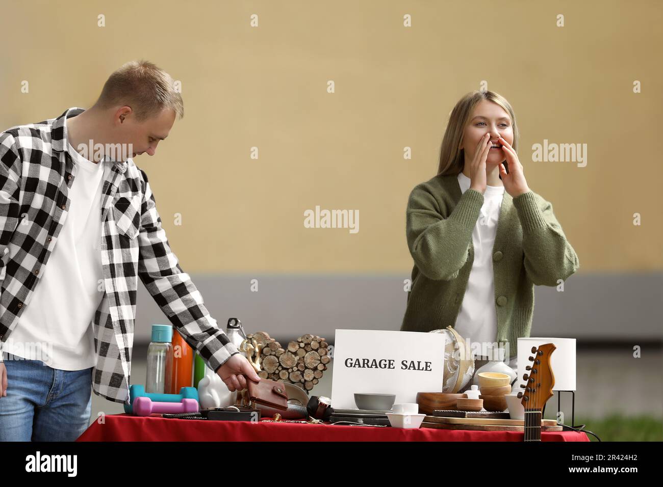 Inviting people at table hi-res stock photography and images - Alamy