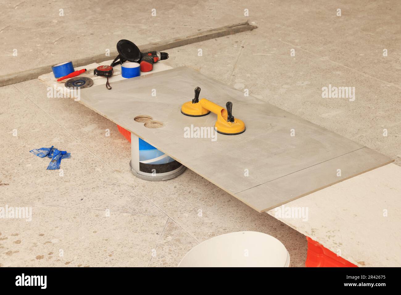 Tiling process hi-res stock photography and images - Alamy