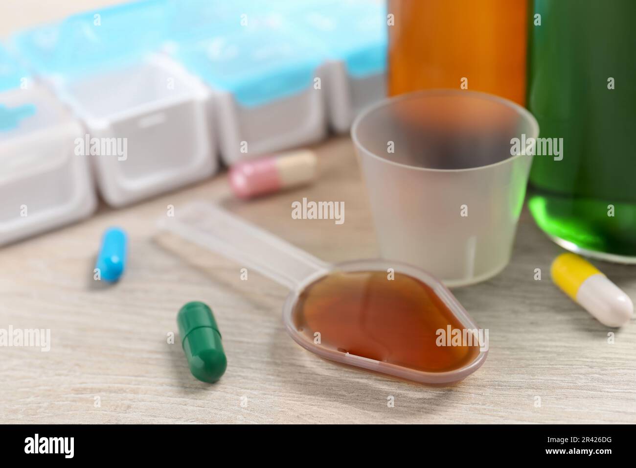 Dosing spoon plastic hi-res stock photography and images - Alamy