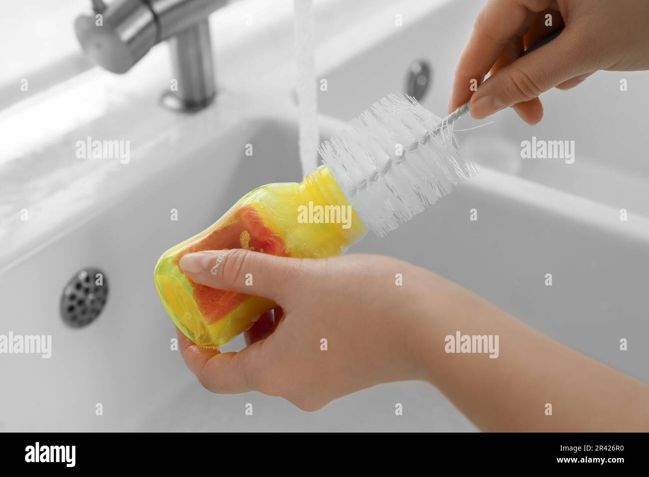 Baby bottle brush cleaning hi-res stock photography and images - Alamy