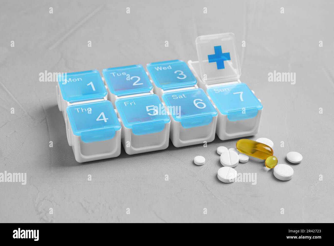 Weekly pill pack hi-res stock photography and images - Alamy