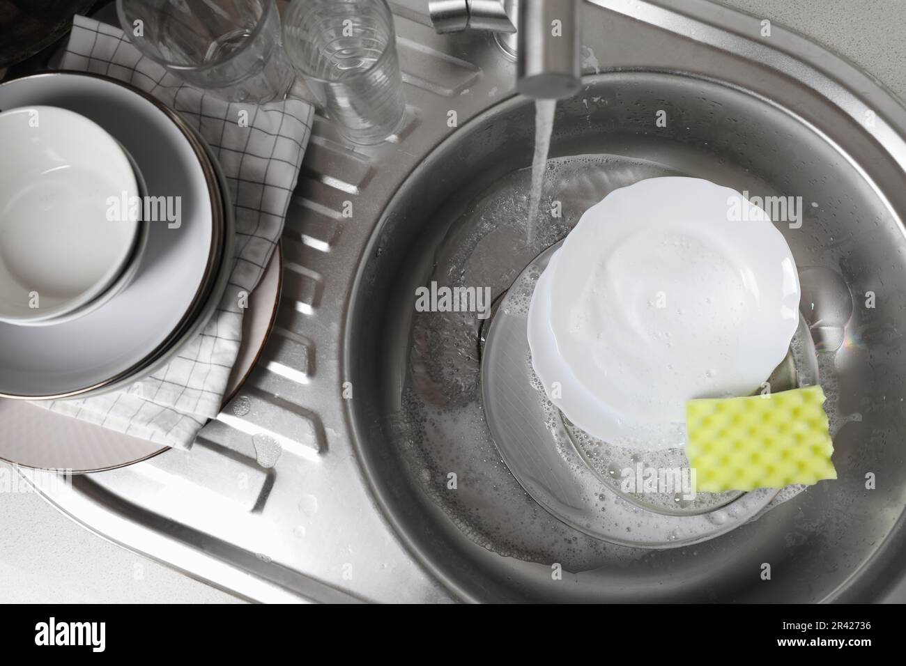Dishwashing liquid clean plates hi-res stock photography and images - Alamy
