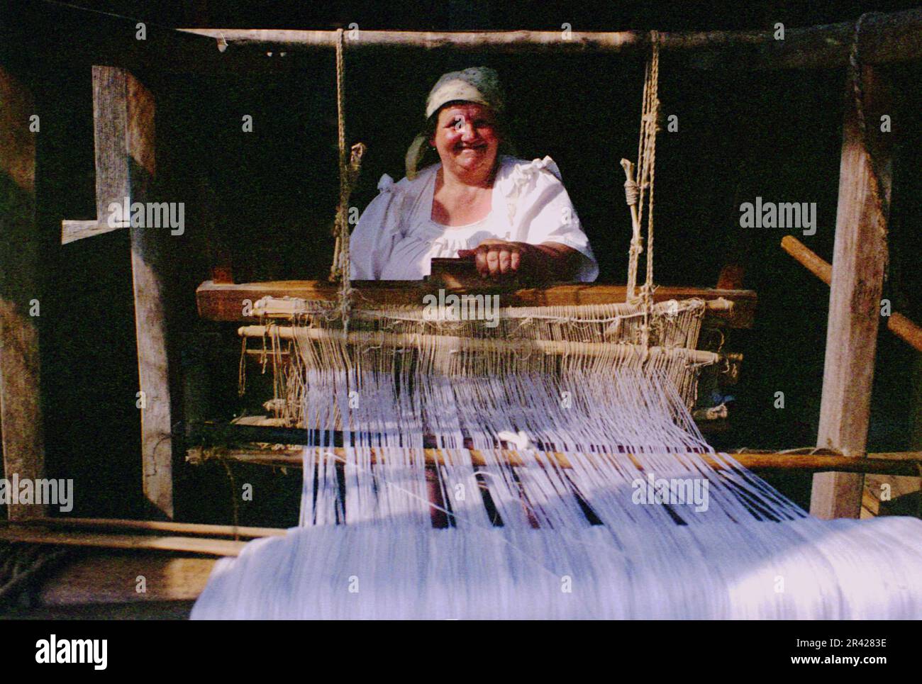 Woman using old weaving loom hi-res stock photography and images - Alamy