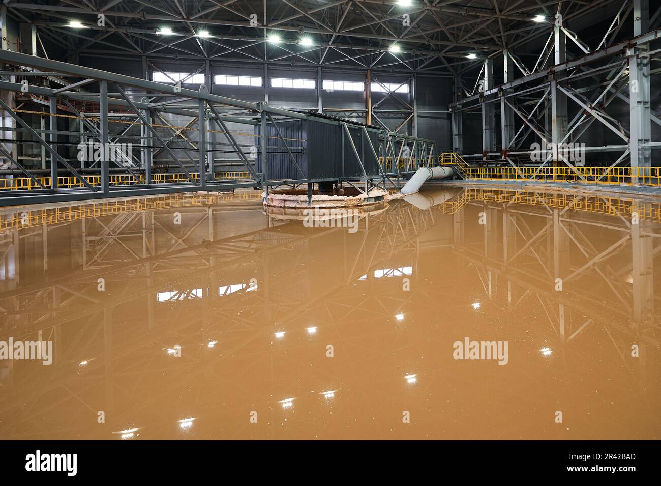 Pulp paper process hi-res stock photography and images - Alamy