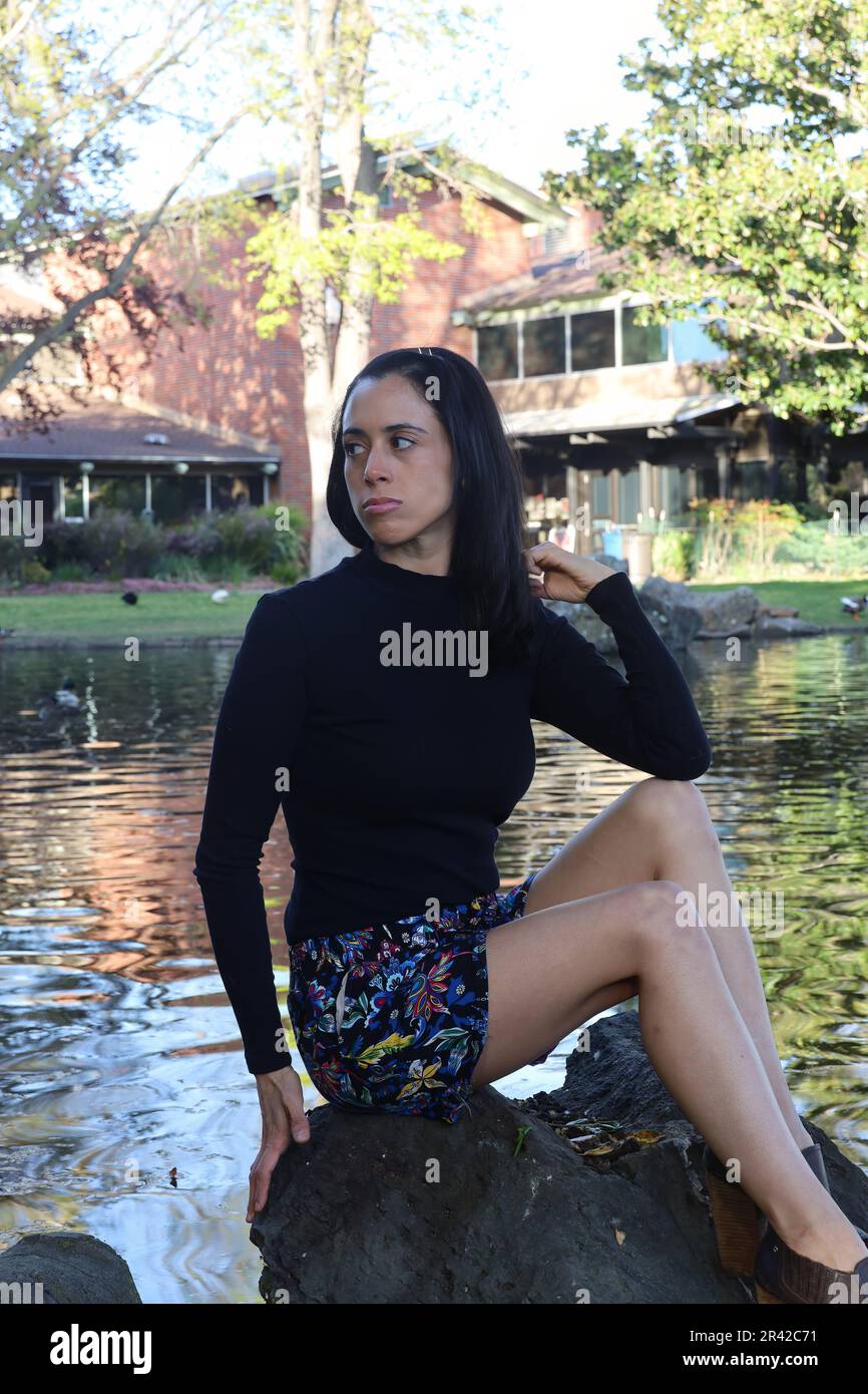 Photoshoot of a Hispanic model in a park Stock Photo - Alamy