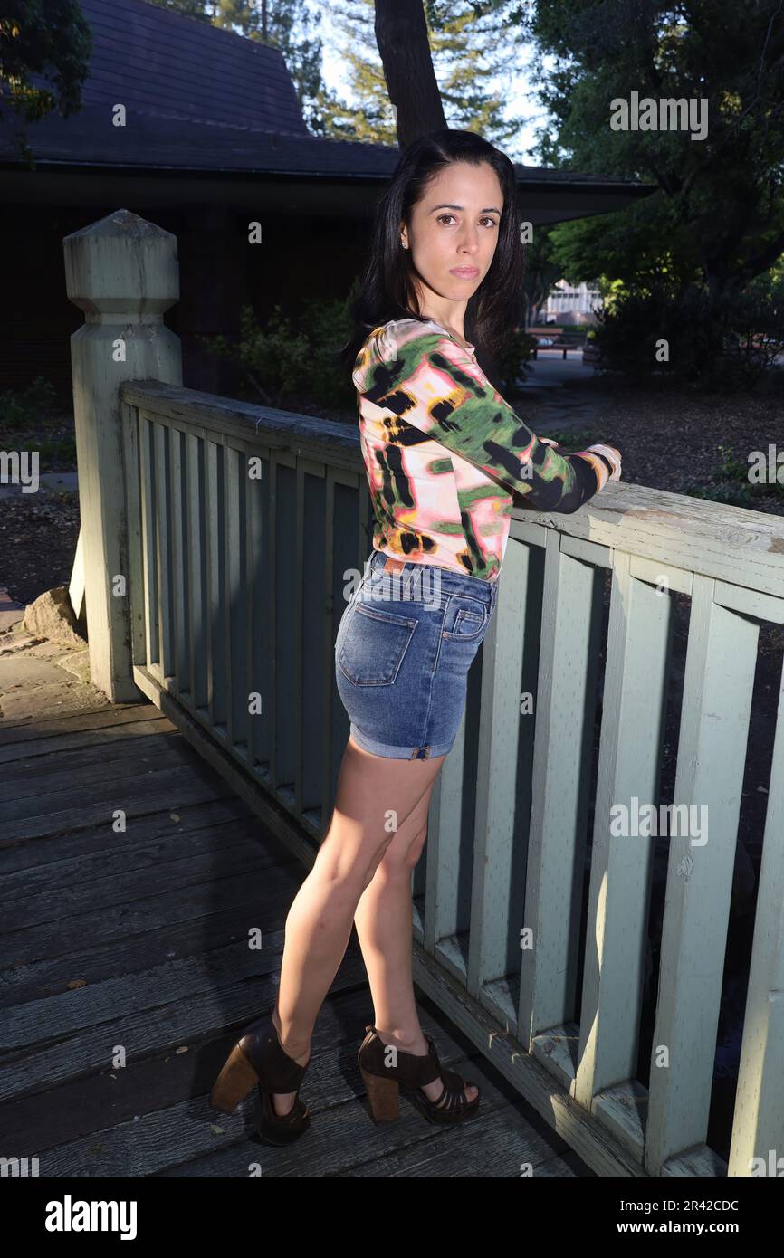 Photoshoot of a Hispanic model in a park Stock Photo - Alamy