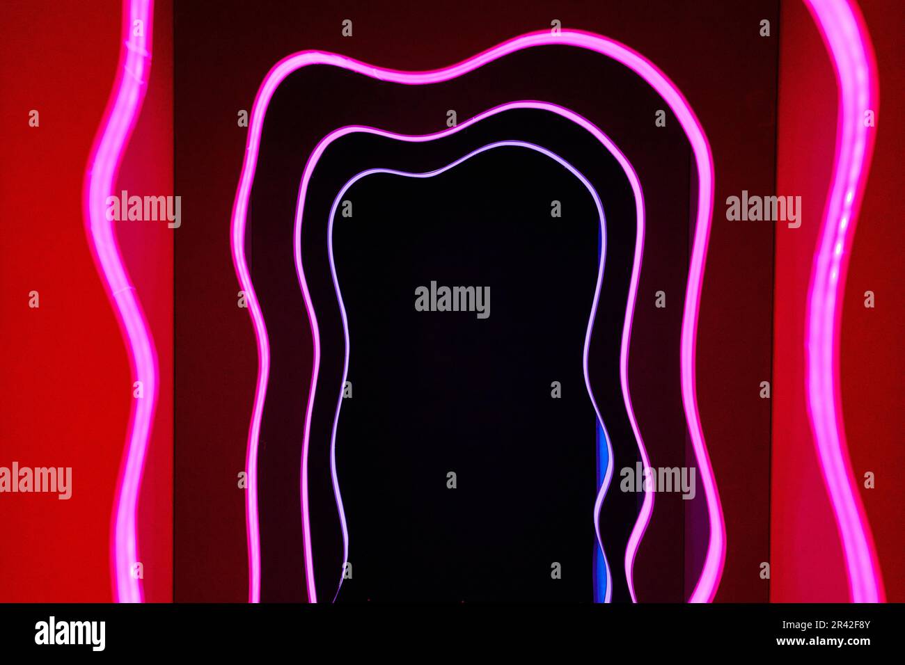 Backdrop lights curves fractal hi-res stock photography and images - Alamy